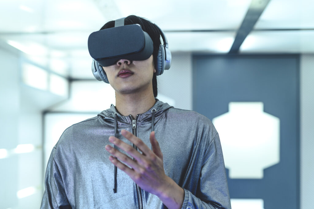 仮想現実（VR）と拡張現実（AR）の違いとビジネスにおける活用例を紹介 - DXGO-日本企業にDX（デジタルトランスフォーメーション）を！